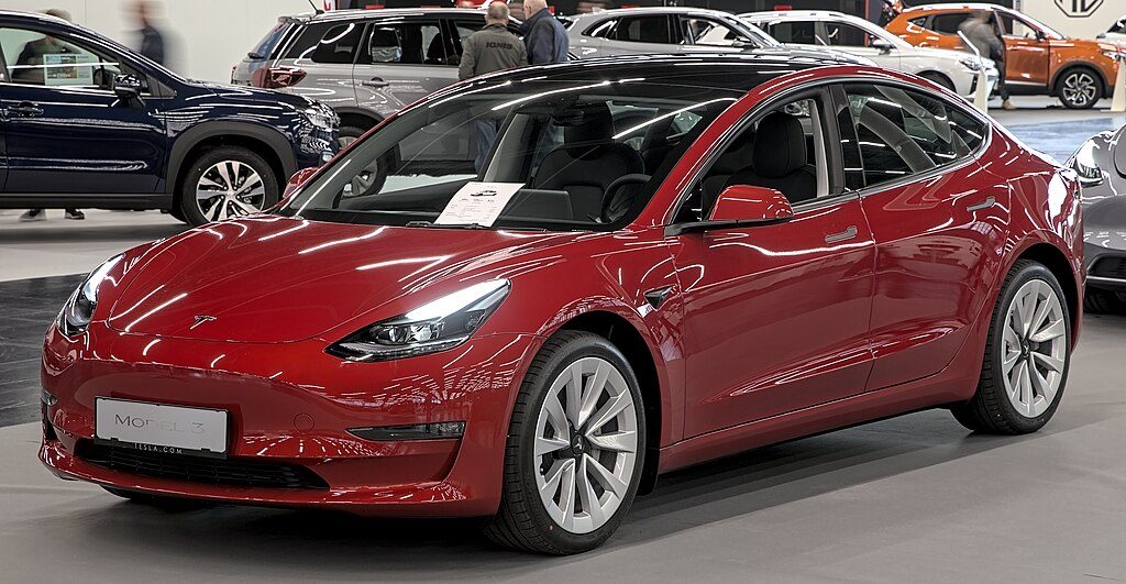 Novi Tesla 3 model 2023 - prvi veliki redizajn popularnog električnog ...